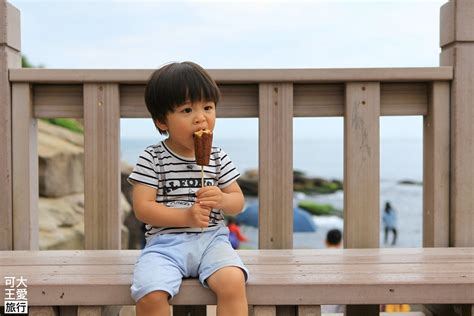 新北金山景點》水尾漁港神秘海岸，燭臺雙嶼巨岩一線天，北海岸浪漫祕境 可大王愛旅行