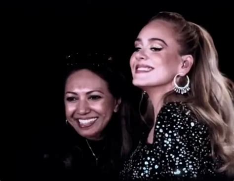 Sporean Fan Invited On Stage By Adele During Munich Concert After Singer Spotted Her Banner 8days