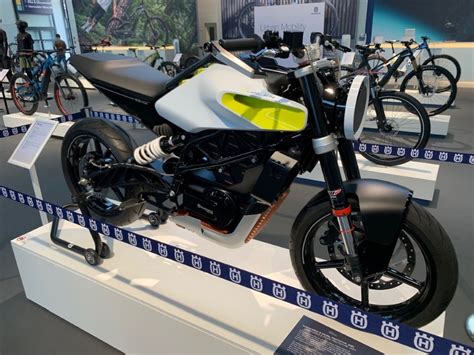Không Chỉ Riêng Husqvarna Ktm Cũng Sở Hữu Một Chiếc E Duke Trong Phân