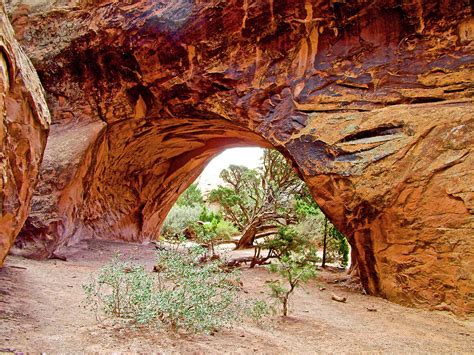 Navajo Arch On Devils Garden Trail In Arches National Park Utah