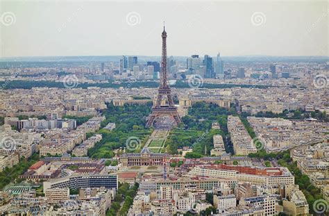Панорамный взгляд Парижа от путешествия Montparnasse Редакционное
