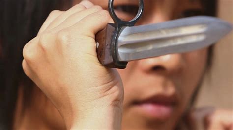 Сръбска тийнейджърка наръга приятелка с нож в гърба в училище Новини от информационна агенция E 79