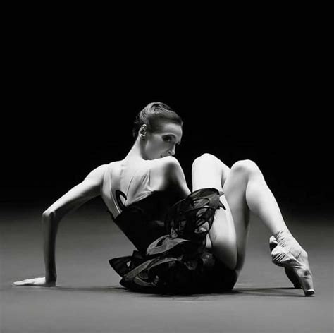 Pin By Minrenat On Lassak Д не Greek Statue Statue Ballet Dancers