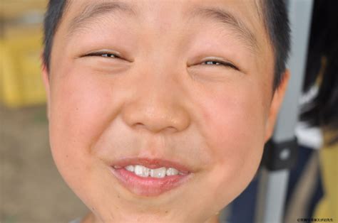 日本全国の「最高の笑顔」 笑顔写真家えがお先生｜子どもの笑顔を引き出す写真撮影