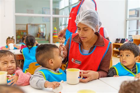 Cuna Más ¿quiénes Cuidan Y Atienden A Las Niñas Y Niños En El Centro