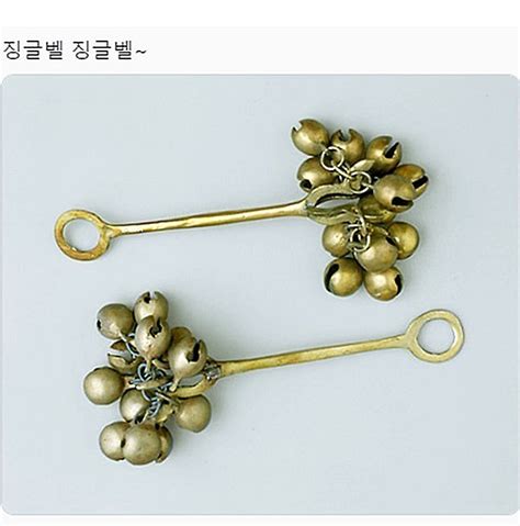 크리스마스 장식했는데 뭔가 이상함 유머 재미 감동 네모판