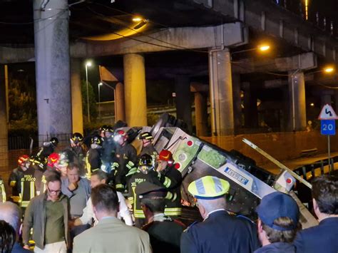 Mestre Bus Precipita Dal Cavalcavia E Prende Fuoco Brugnaro Almeno