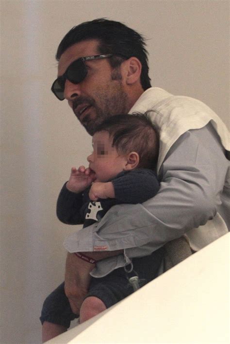 Buffon E Damico A Spasso Con Il Figlio Corriere It