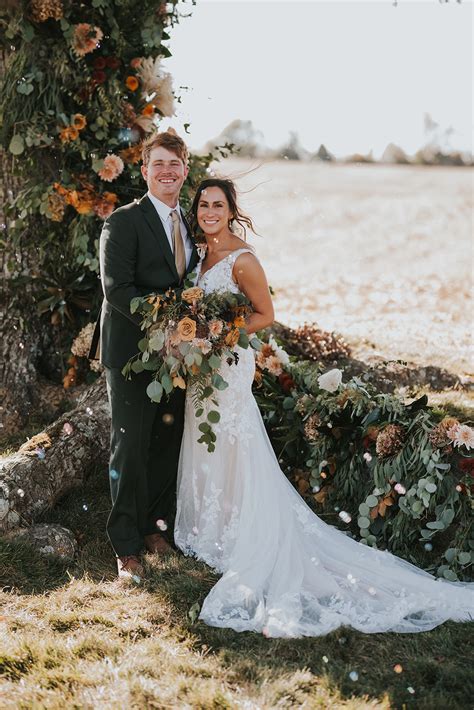 Find Your Favorite Moody Yet Funky Florals Here At The Ruby Cora Nashville Bride Guide