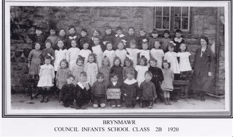 Brynmawr Coucil Infants School Class 2b Fashion Photo Group Mixed