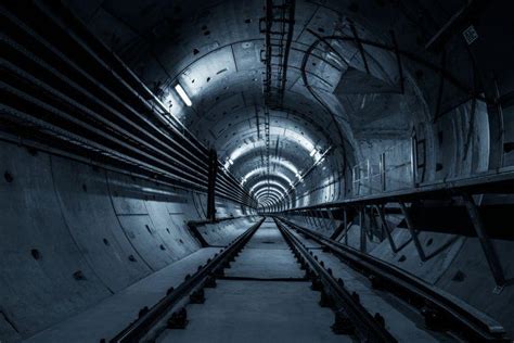 自然采光的隧道图片 铁路隧道尽头的灯光素材 高清图片 摄影照片 寻图免费打包下载