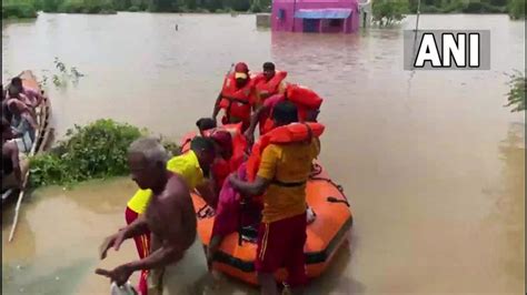 Odisha Flood ओडिशा 10 जिलों में बाढ़ का कहर 45 लाख से ज्यादा प्रभावित