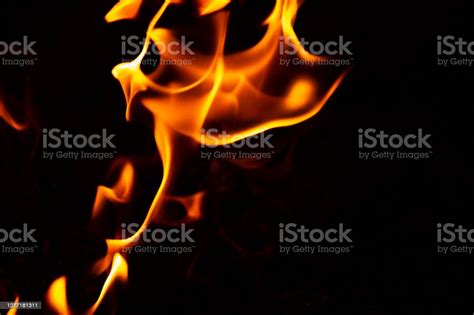 추상적인 빛나는 배경 불꽃과 연기와 어두운 배경에 불꽃 가솔린에 대한 스톡 사진 및 기타 이미지 가솔린 가연성 개념 Istock