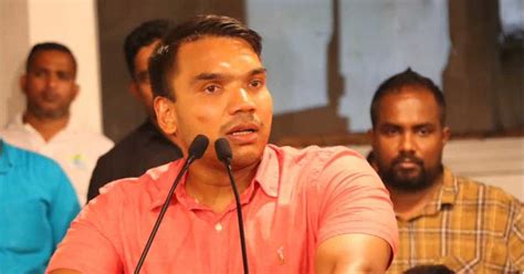 අපේ ගෙදර බල්ලා හොරකං කල කෙනා ජවිපෙන් ඡන්දය ඉල්ලනවා නාමල් රාජපක්ෂ ~ Gossip Lanka Hot News