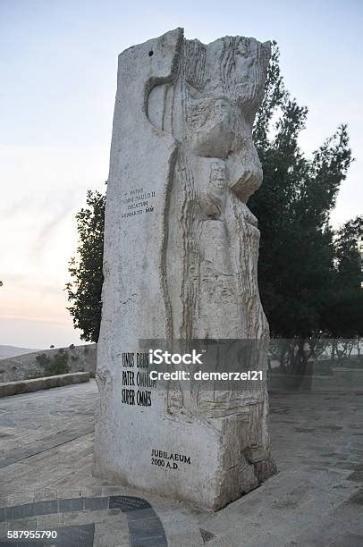 밀레니엄 기념비 요르단의 네보 산 0명에 대한 스톡 사진 및 기타 이미지 0명 21세기 건축 Istock