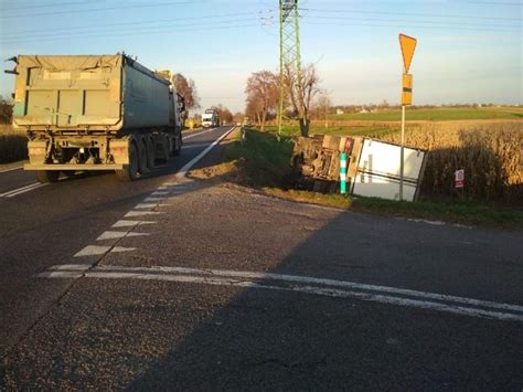 Wypadek z udziałem tira i busa w powiecie opatowskim
