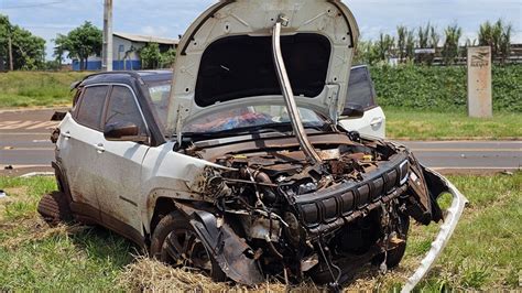 Grave acidente entre carro e caminhão deixa idoso ferido em Campo