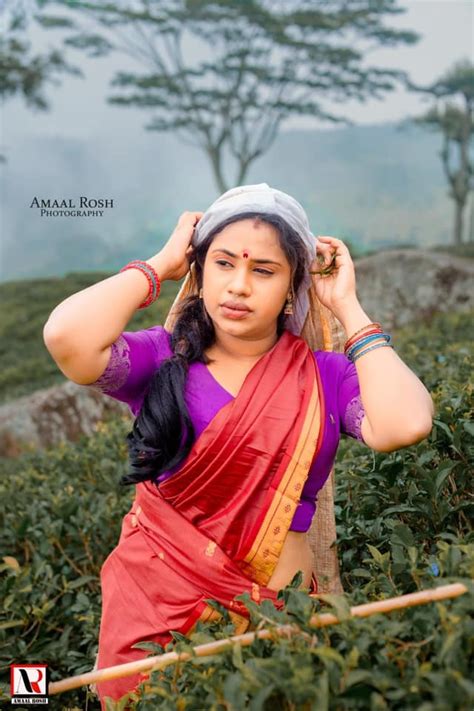 තේ කූඩය පිටේ බැඳන් නුඹ එනවා කන්ද උඩින් ඒක නම් වෙනස්ම වැඩක්