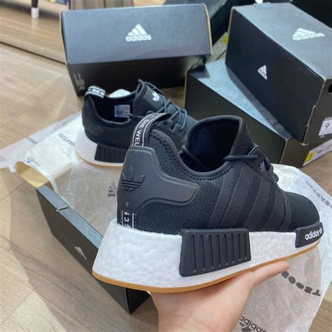 0534 HÀNG CHÍNH HÃNG GIÀY THỂ THAO ADIDAS NMD R1 V1 MÀU ĐEN ĐẾ TRẮ MỘC SHOES