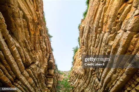 Shale Layers Photos And Premium High Res Pictures Getty Images