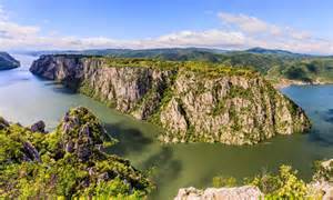 How Long You Should Be Able To Hold A Plank For According To Your Age