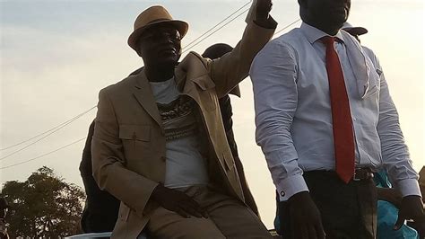 Keur Ndiaye Lô Le Ministre Oumar Gueye chassé à coups de pierres Xibaaru