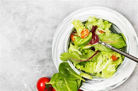 식이 혼합된 야채 샐러드 및 밝은 배경에 그릇에 체리 토마토 보기 상위 공간을 복사 합니다 음식 배경 0명에 대한 스톡 사진 및 기타 이미지 Istock