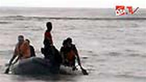 Pencarian Korban Kapal Tenggelam Terus Dilakukan Video Liputan