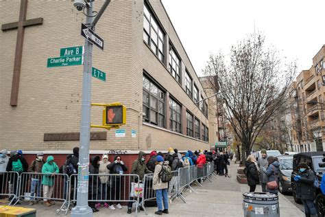 Abrumada Por La Crisis Migratoria Nueva York Dificulta La Vida A Los