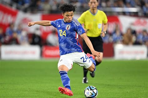 旗手怜央、チュニジア戦の縦横無尽プレーを海外絶賛 「ポジションの魔法使い」 フットボールゾーン