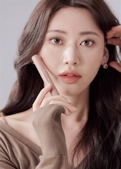 Hiệu ứng Hàng Mi Lisa Giúp Cây Mascara 300k ít Ai Biết Trở Nên Nổi