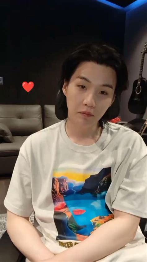 Pin Oleh Sujata Di Detail Pria Tampan Konser Bts Jungkook Imut