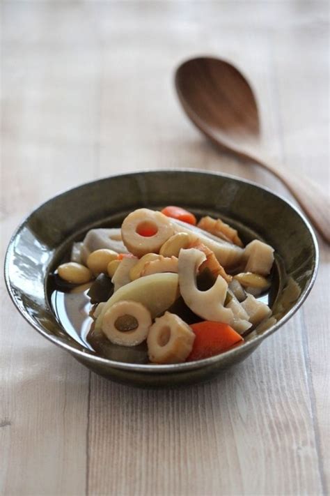 根菜と大豆とちくわの簡単煮物。 Yemek Tarifi