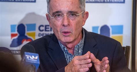 EE UU sospechó repetidamente de vínculos de Álvaro Uribe con