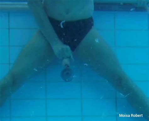 I Relax At The Pool And Release My Sperm Using The Unde 日本語で