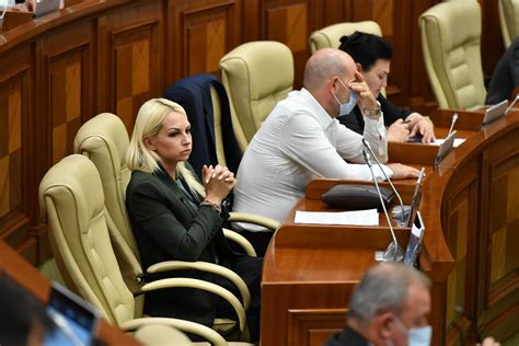 Соратницю олігарха втікача Шора депутатку Молдови позбавили імунітету Європейська правда