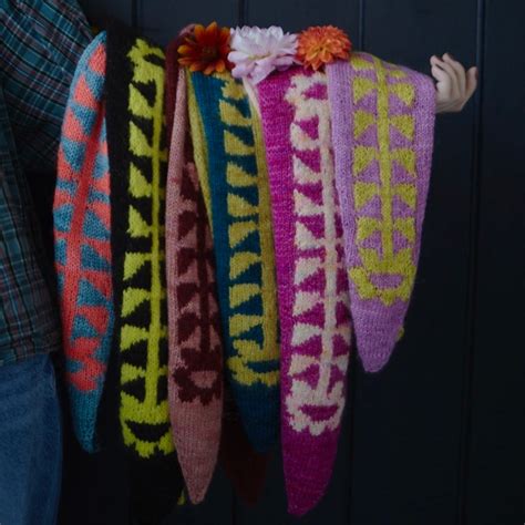 Loop Two Of Daisies Lil Scarflette Pattern — Loop Knitting