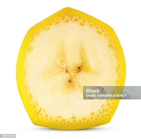 흰색 배경에 고립 된 바나나 조각 바나나에 대한 스톡 사진 및 기타 이미지 바나나 슬라이스 껍질 Istock