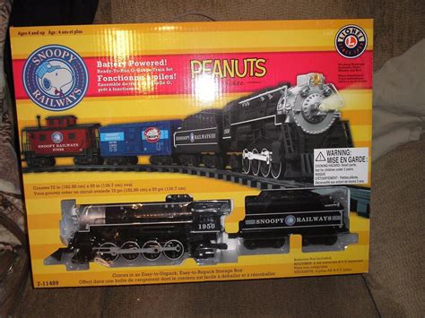 Lionel Peanuts Snoopy Railroad Train Set G Gauge Battery Operated Nib 7