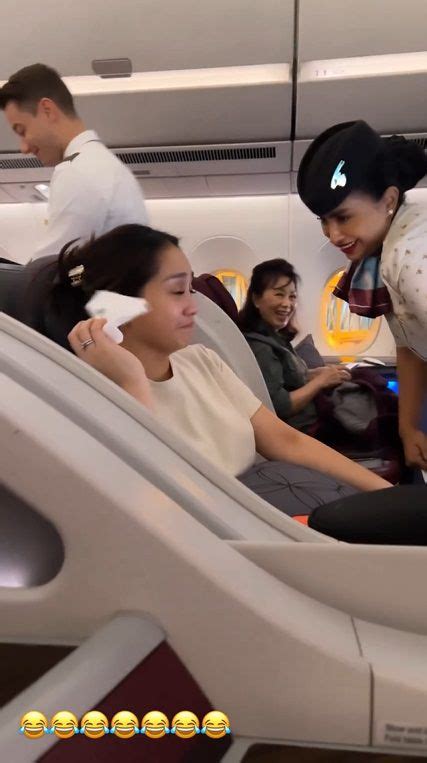 Momen Gigi Nangis Di Pesawat Gak Ajak Rafathar Dan Cipung
