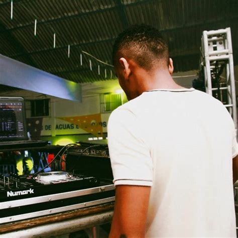 Stream No Som Da Batida Do Tambor Xrc X Serie Gold Dj Mt Do PalÁcio