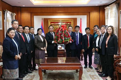 ການນຳກະຊວງແຜນການ ແລະ ການລົງທຶນ ເຂົ້າອວຍພອນວັນຊາດ ສສ ຫວຽດນາມ Ministry
