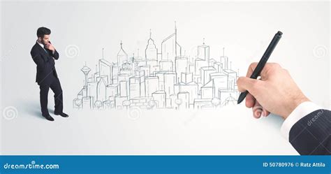 Hombre De Negocios Que Mira La Ciudad Dibujada A Mano En La Pared Foto