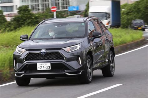 トヨタ「rav4 Phv」300ps超のパワーと95kmのev航続距離が魅力！ 価格comマガジン