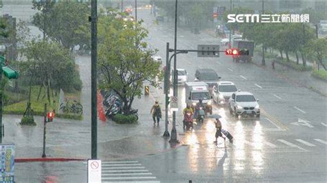 低壓雨區擴大「雨彈狂炸17縣市」 雨最大時間點出爐 三立新聞網 Line Today