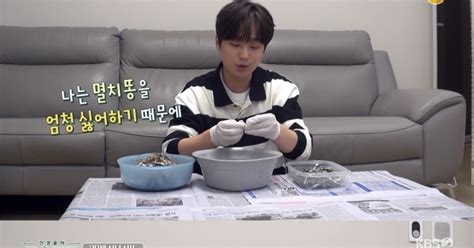 이찬원 멸치 똥 제거 후 다리 쥐 어택코에 침 바르는 28세 편스토랑