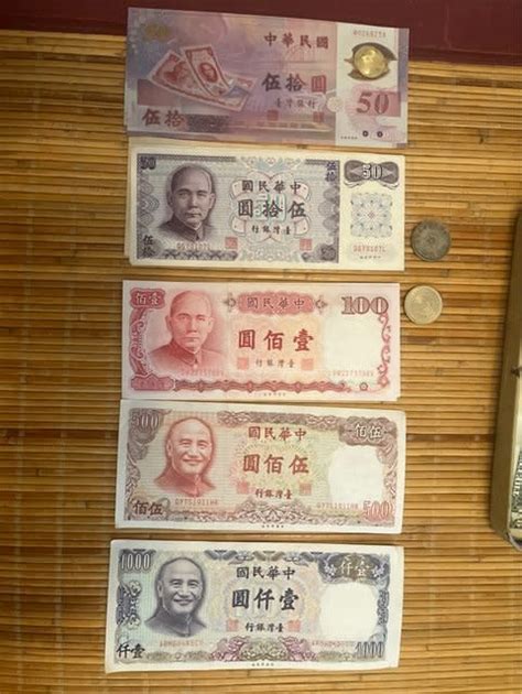 床底下驚見「古董鈔票」！內行人秒懂：要翻身了