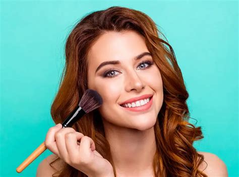 How To Apply Makeup Like A Pro In 2025