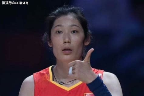 朱婷被弃用实则另有他因，李盈莹深夜发声！惠若琪赛后一针见血！比赛中国女排蔡斌