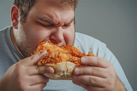 Premium Photo Fat Man Eating Fried Chicken
